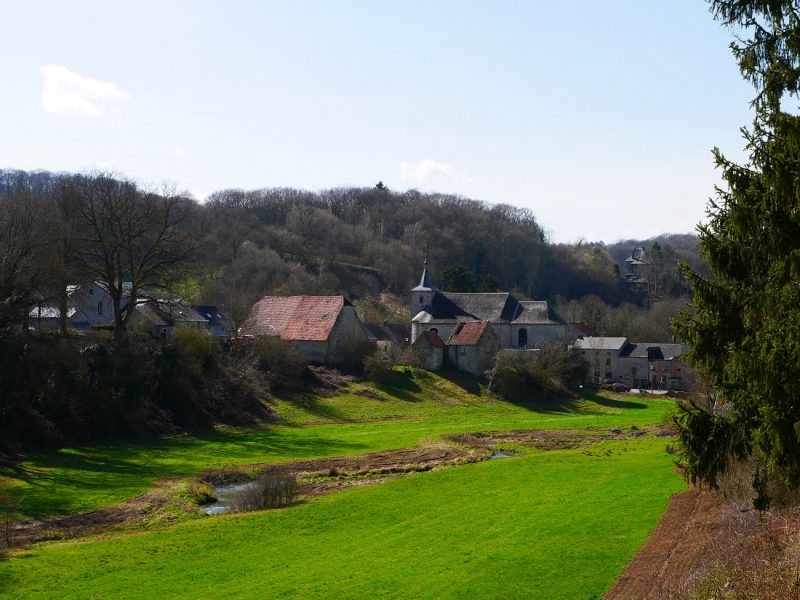 Balade dans le beau village de Sosoye - Ju on the road