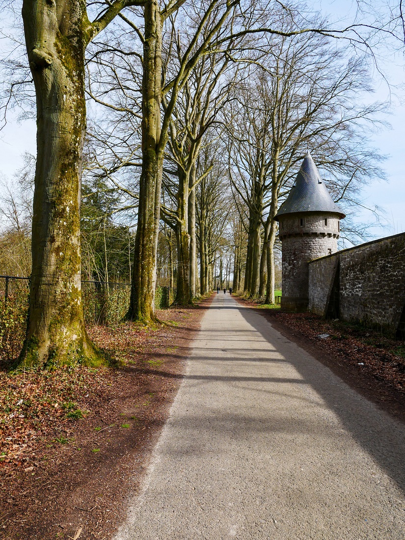 Balade dans le beau village de Sosoye - Ju on the road